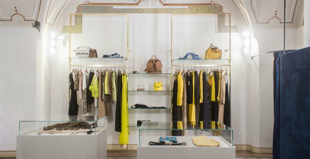 Realizzazione negozio abbigliamento donna: 9 Assoluto - Fasano