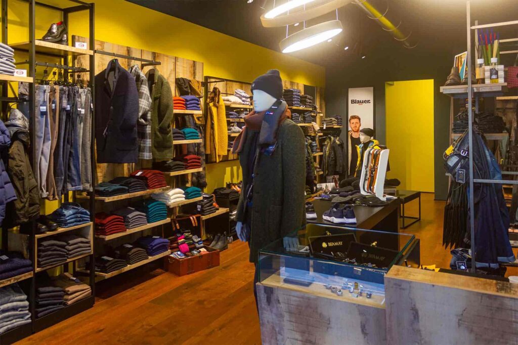 Arredamento negozi abbigliamento