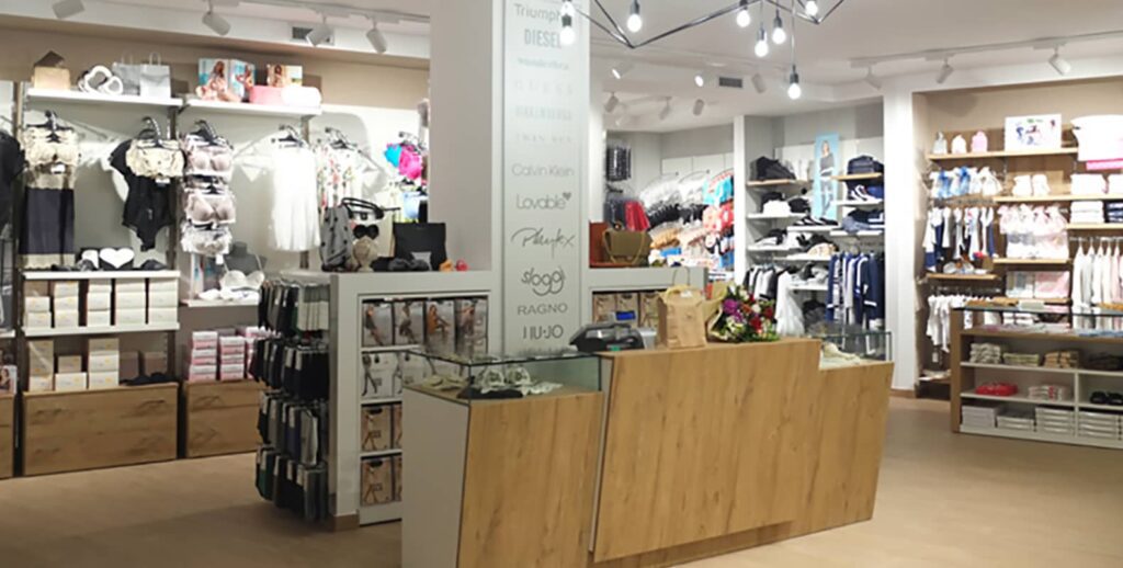 Realizzazione arredo negozio intimo: Valeria Intimo - Racale (LE)