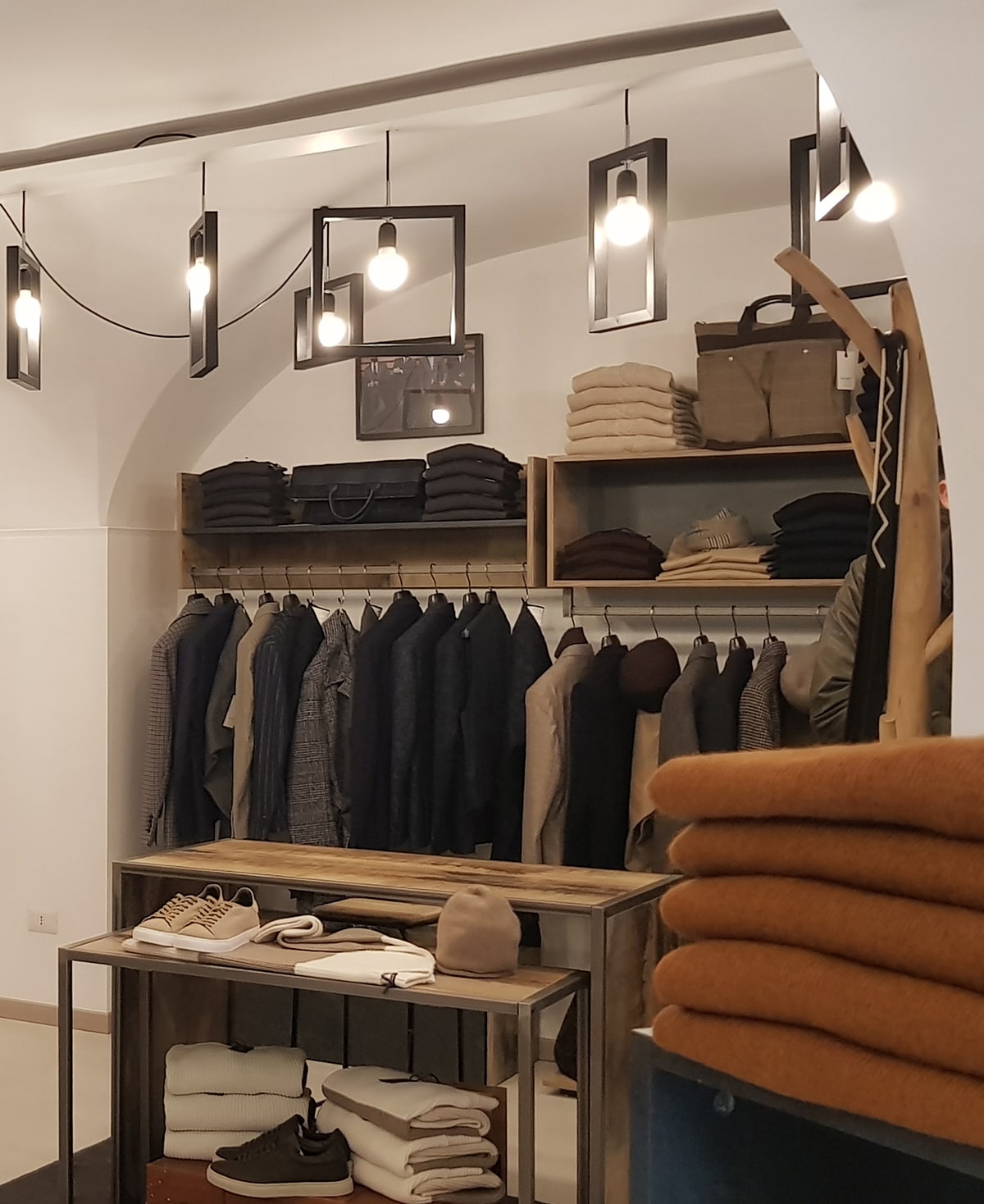 Arredamento negozi abbigliamento