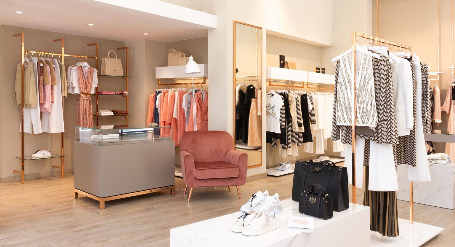 Arredamento negozi abbigliamento